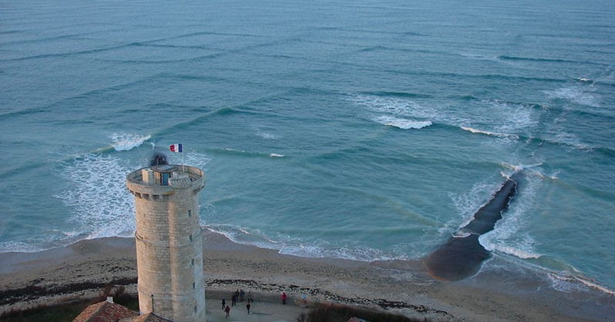 The Dangerous Ocean Phenomenon Known as 'Cross Sea'