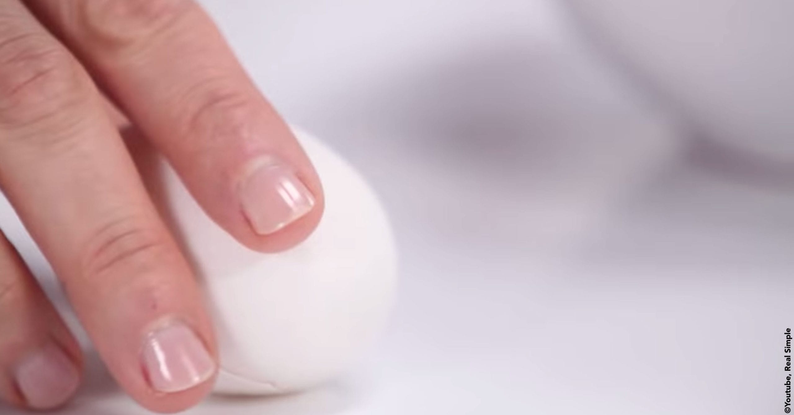 Here's How to Crack an Egg Perfectly Every Time