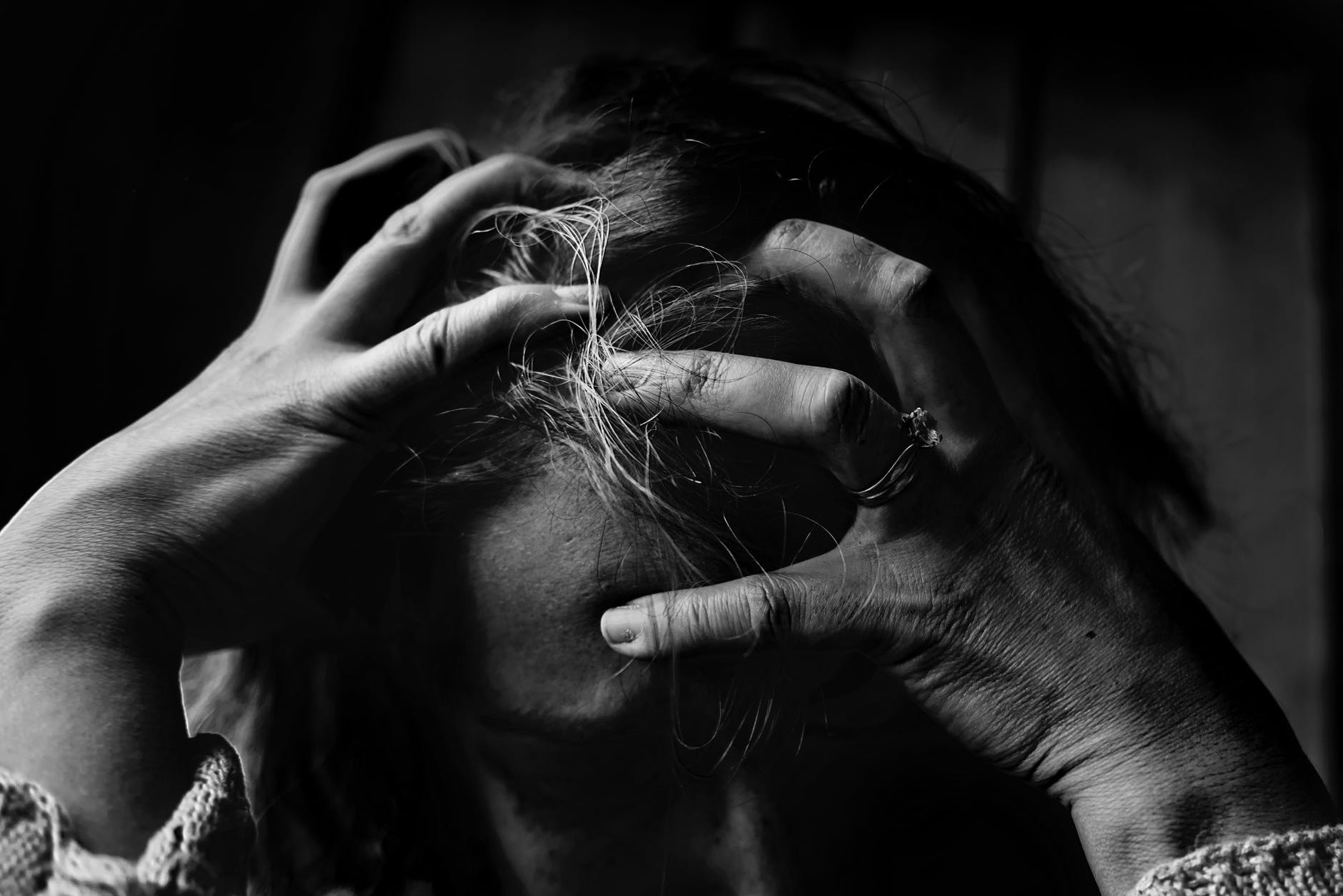 Here's Why People Scratch Their Heads When They're Thinking